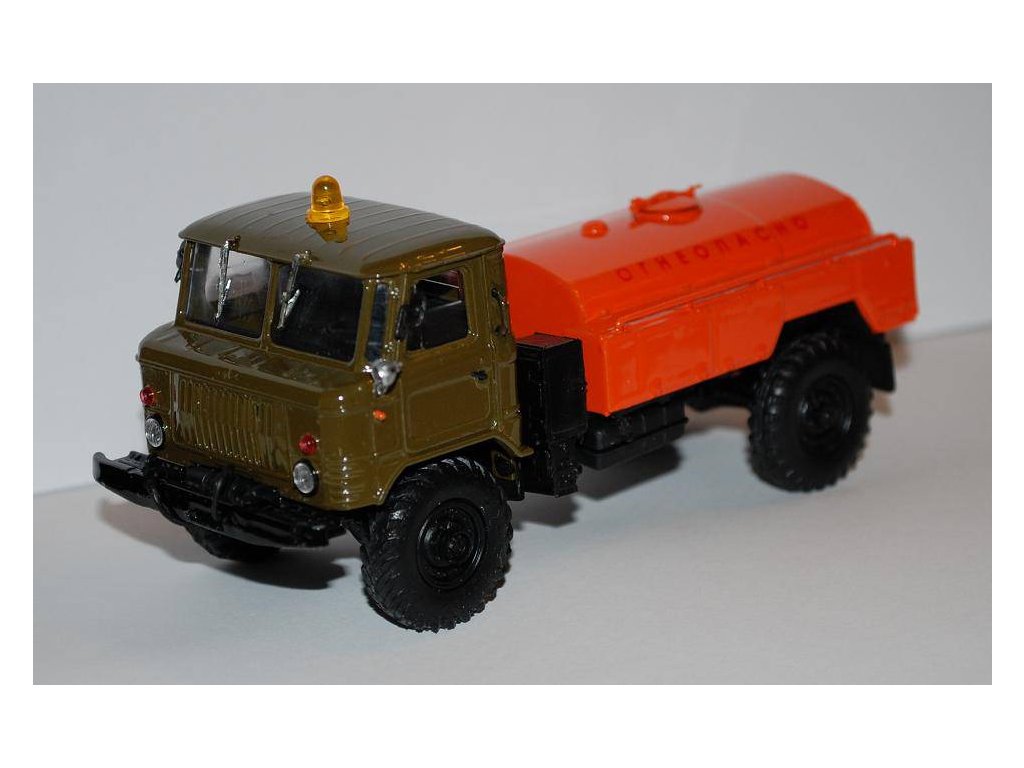 Časopis s modelem GAZ 66 - cisterna benzin- nákladní auto - Automodels.cz