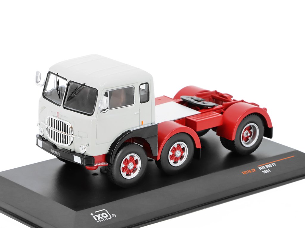 Fiat 690 T1 1961 šedá 1:43 - IXO Models - Automodels.cz