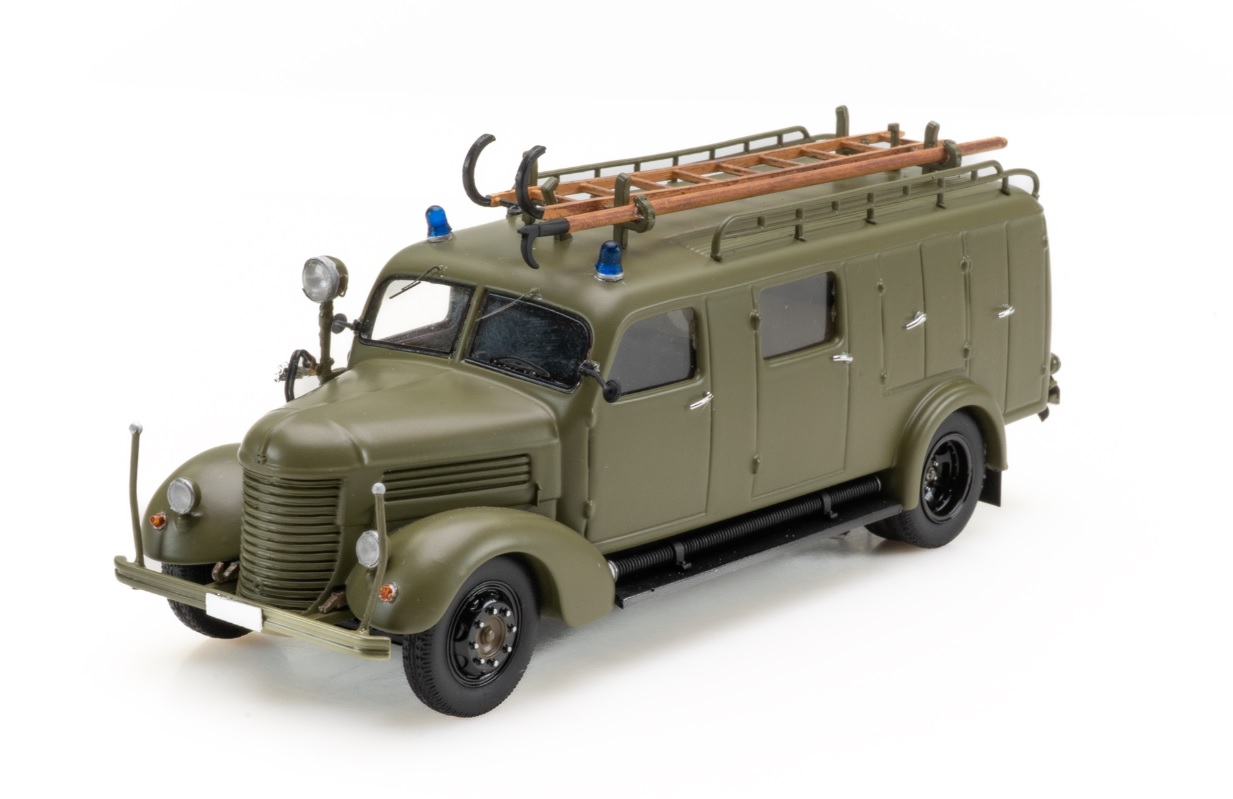 Praga RN DVS 8 khaki 1:43 - AUTOCULT - Automodels.cz