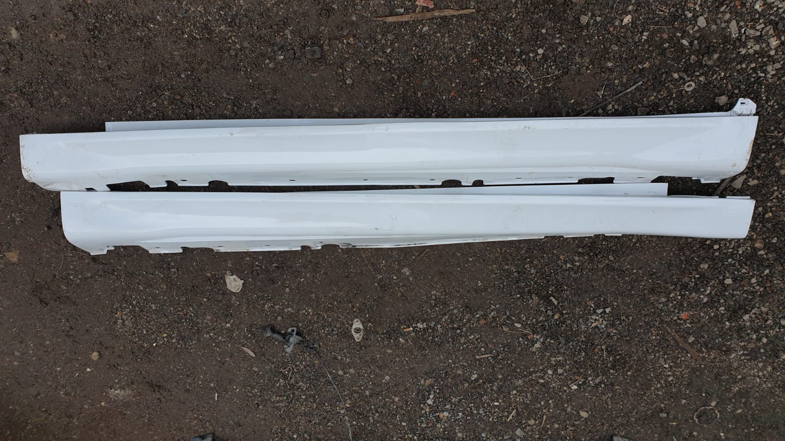 Plastový práh BMW X5 E70 51777191242 - Autovrakoviště Frkal