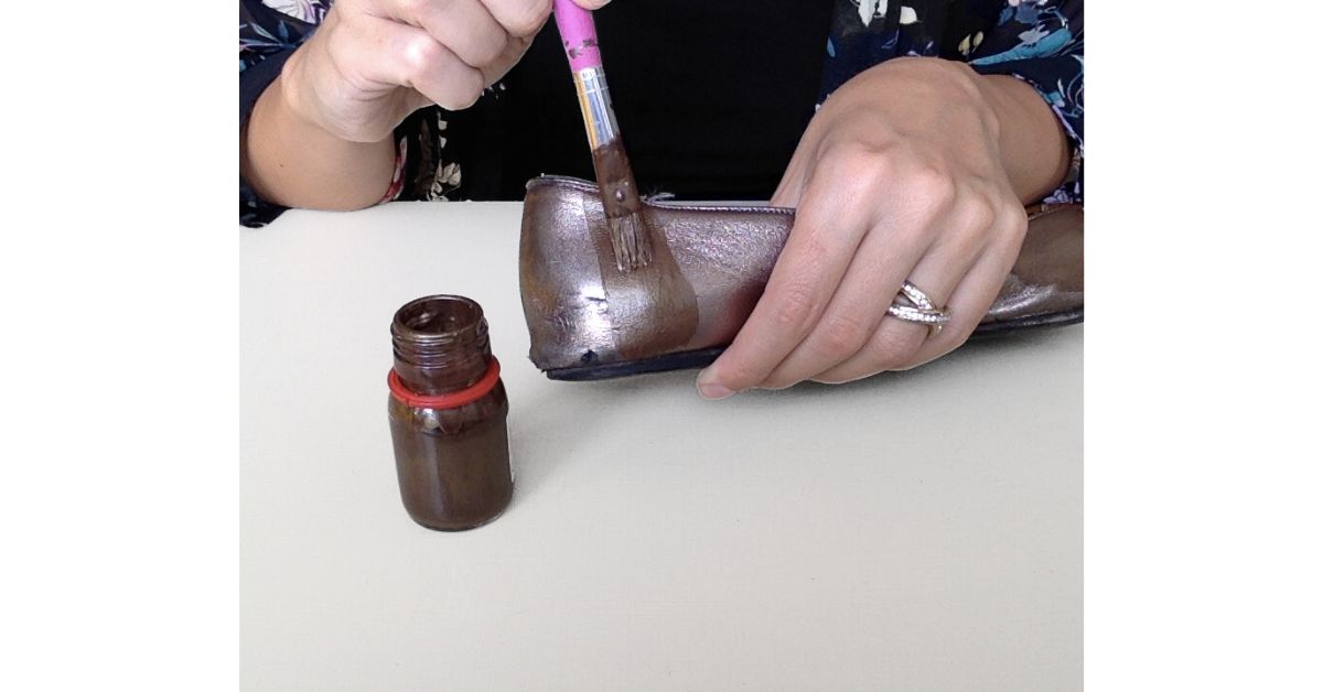 Jak doma nabarvit letní kožené balerínky | Bronzová barva na boty ...