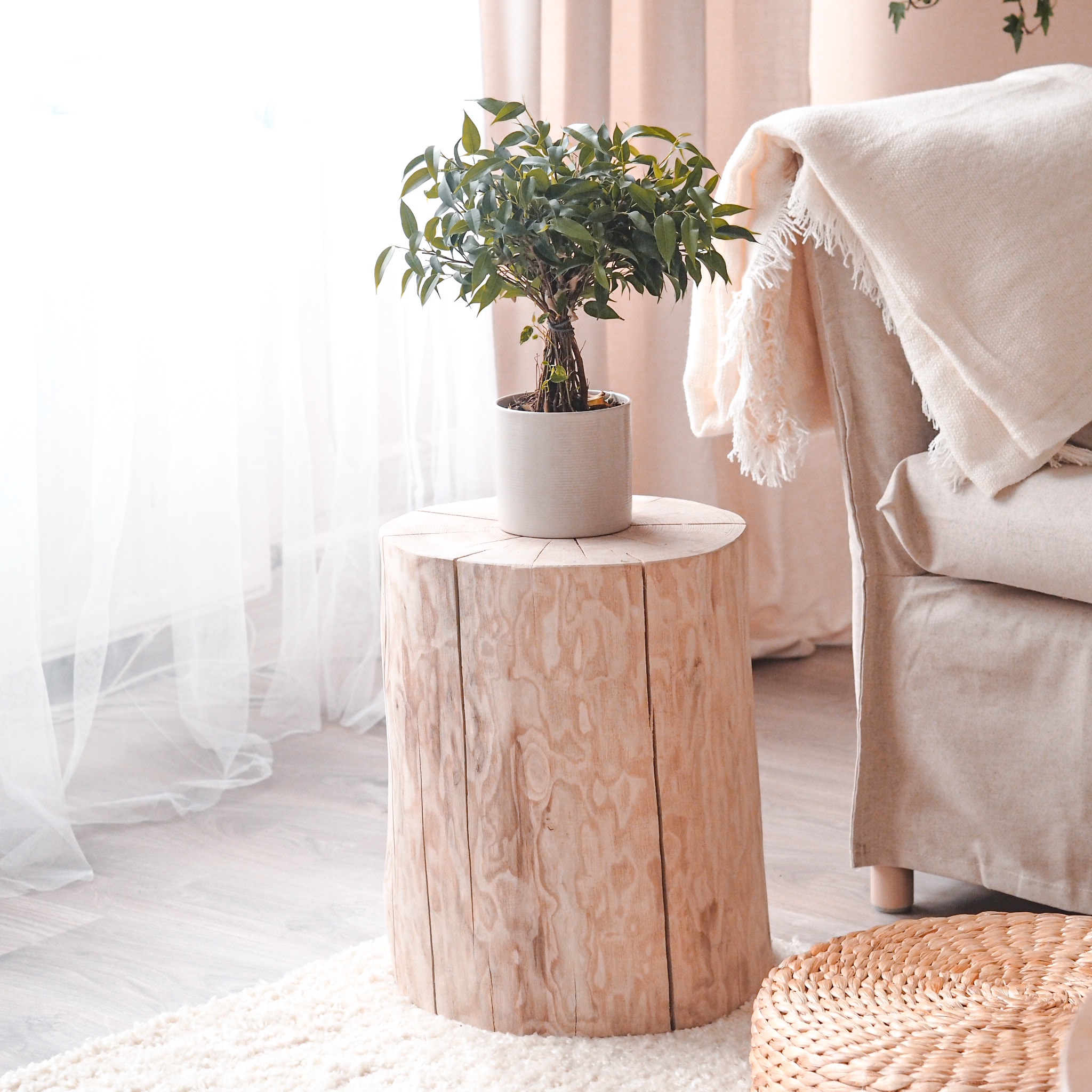 Designový společník pro váš spánek: noční stolek | ČistéDřevo.cz