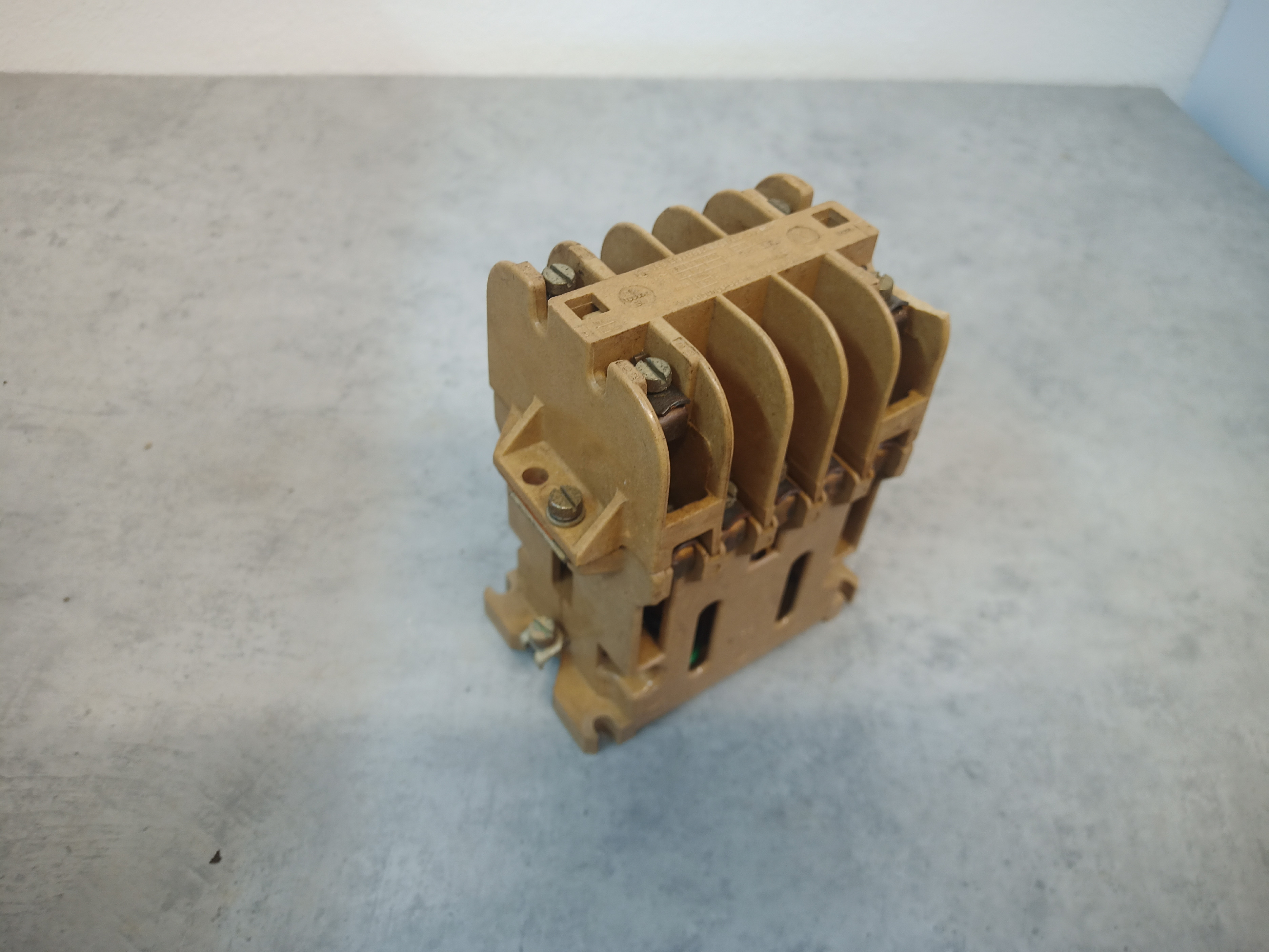 DDR ESGO VEB D16 - TGL 5352 vzduchový stykač BI.1 16A cívka 220V 50Hz - DANAPO - David Černý