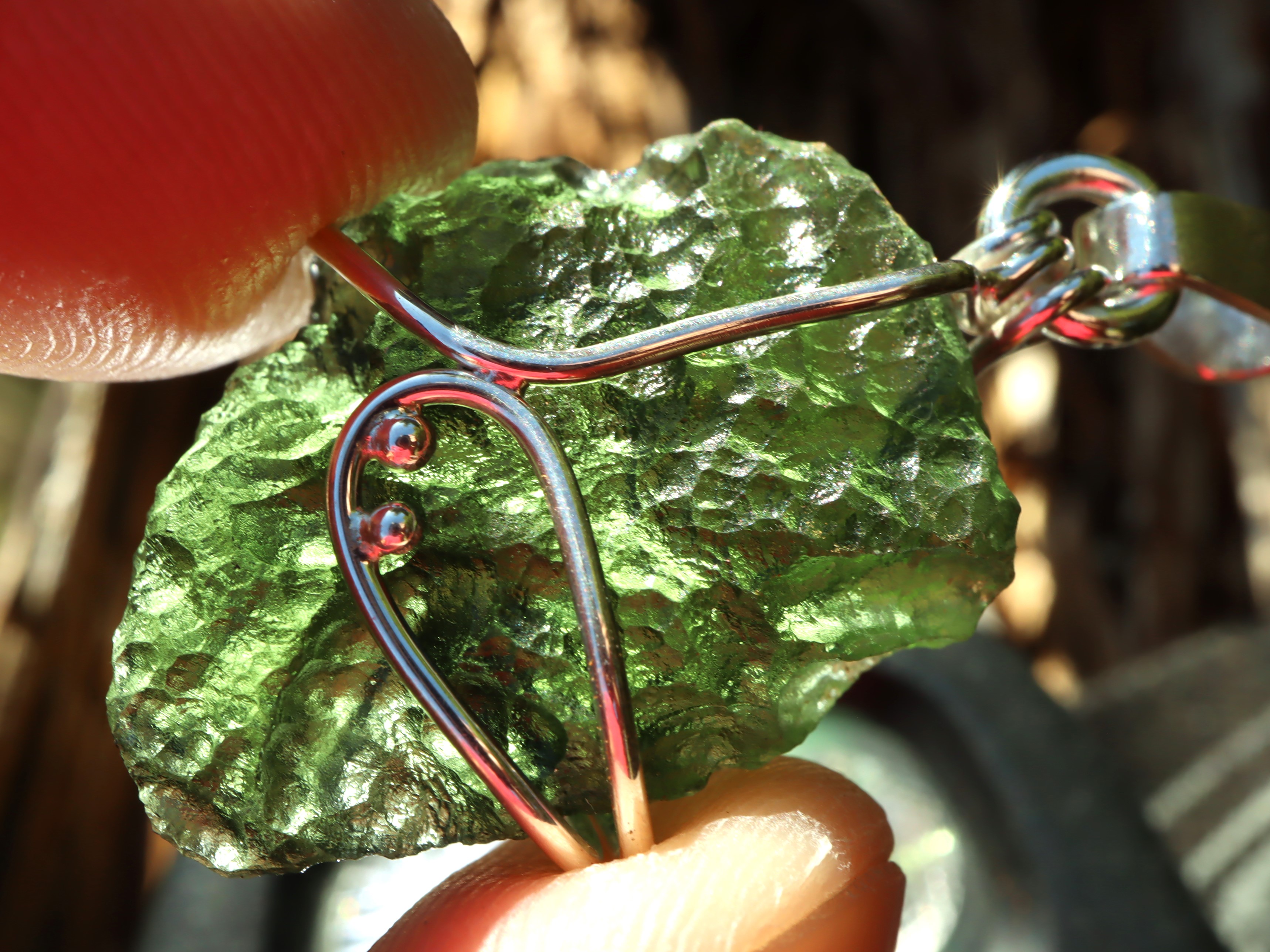 Estetický kousek vltavínu v luxusním stříbrném přívěsku ⇒ 7 490 Kč, Stříbrné přívěsky s ...