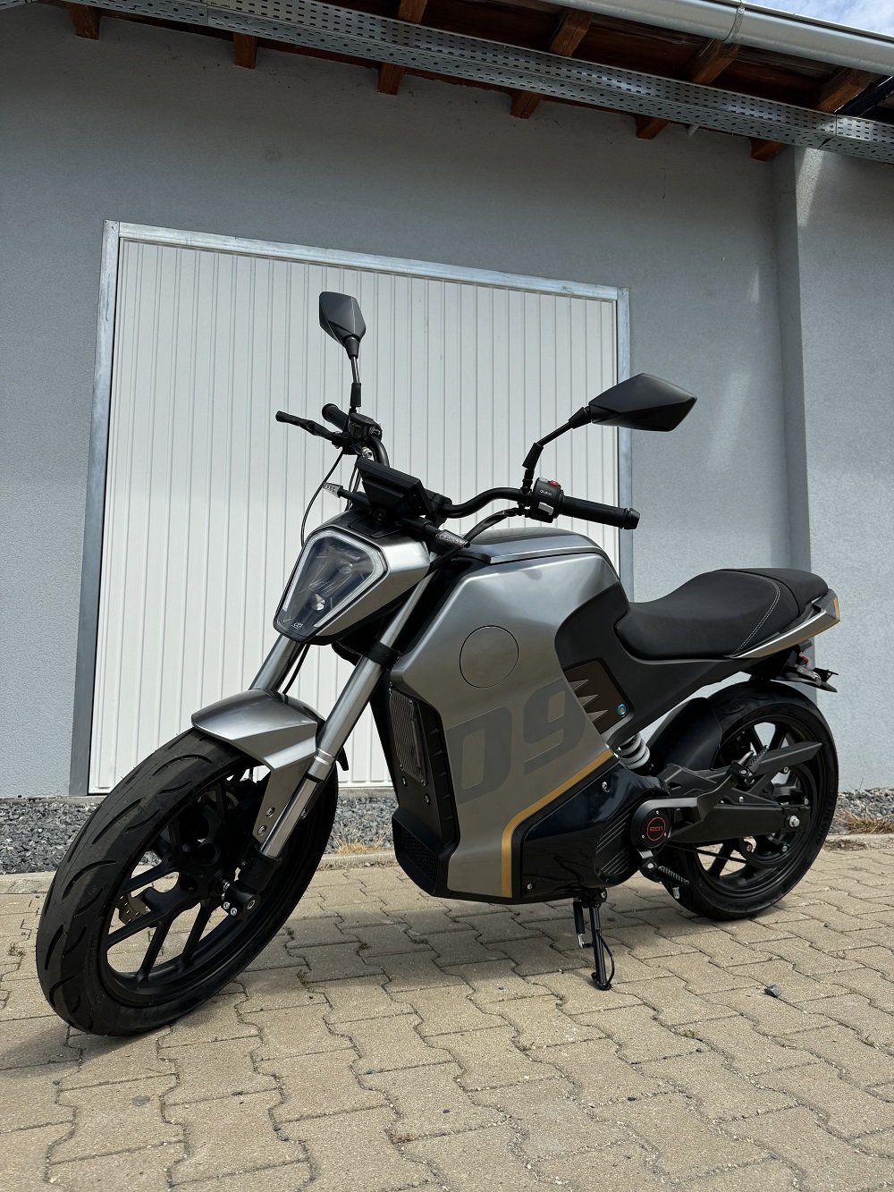 Elektrická motorka EcoWheel OX7 9000W 48Ah - EcoWheel s.r.o.