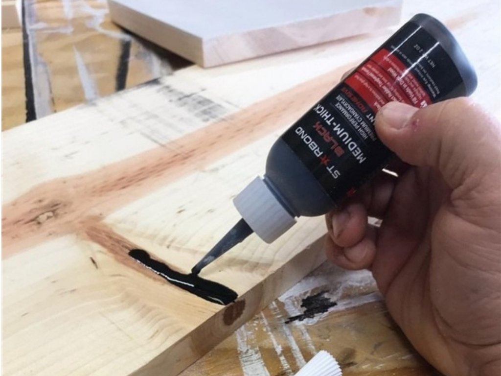 Starbond Black Medium Thick KBL-500 vteřinové lepidlo