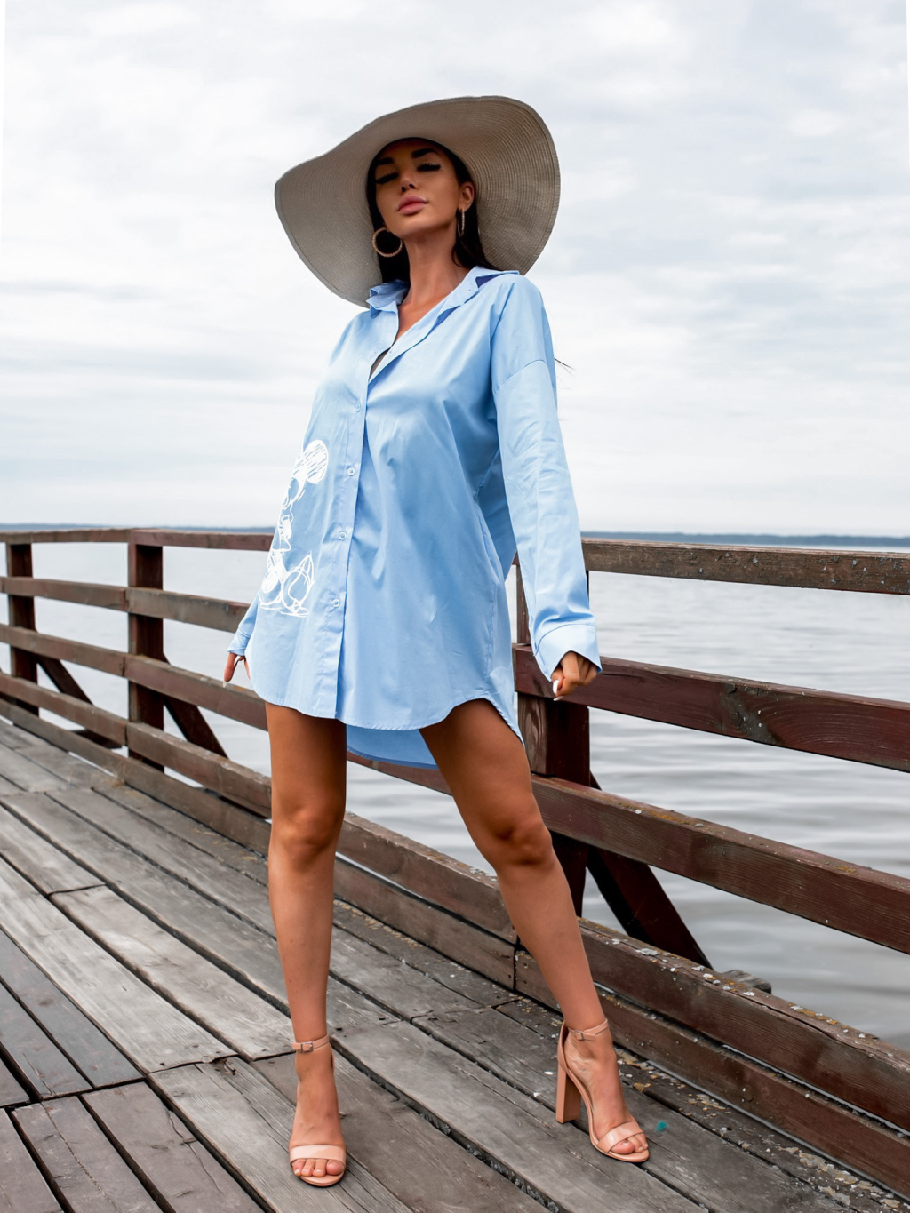 Světle modrá košile THIS s potiskem a dlouhým rukávem | ErikaFashion.cz