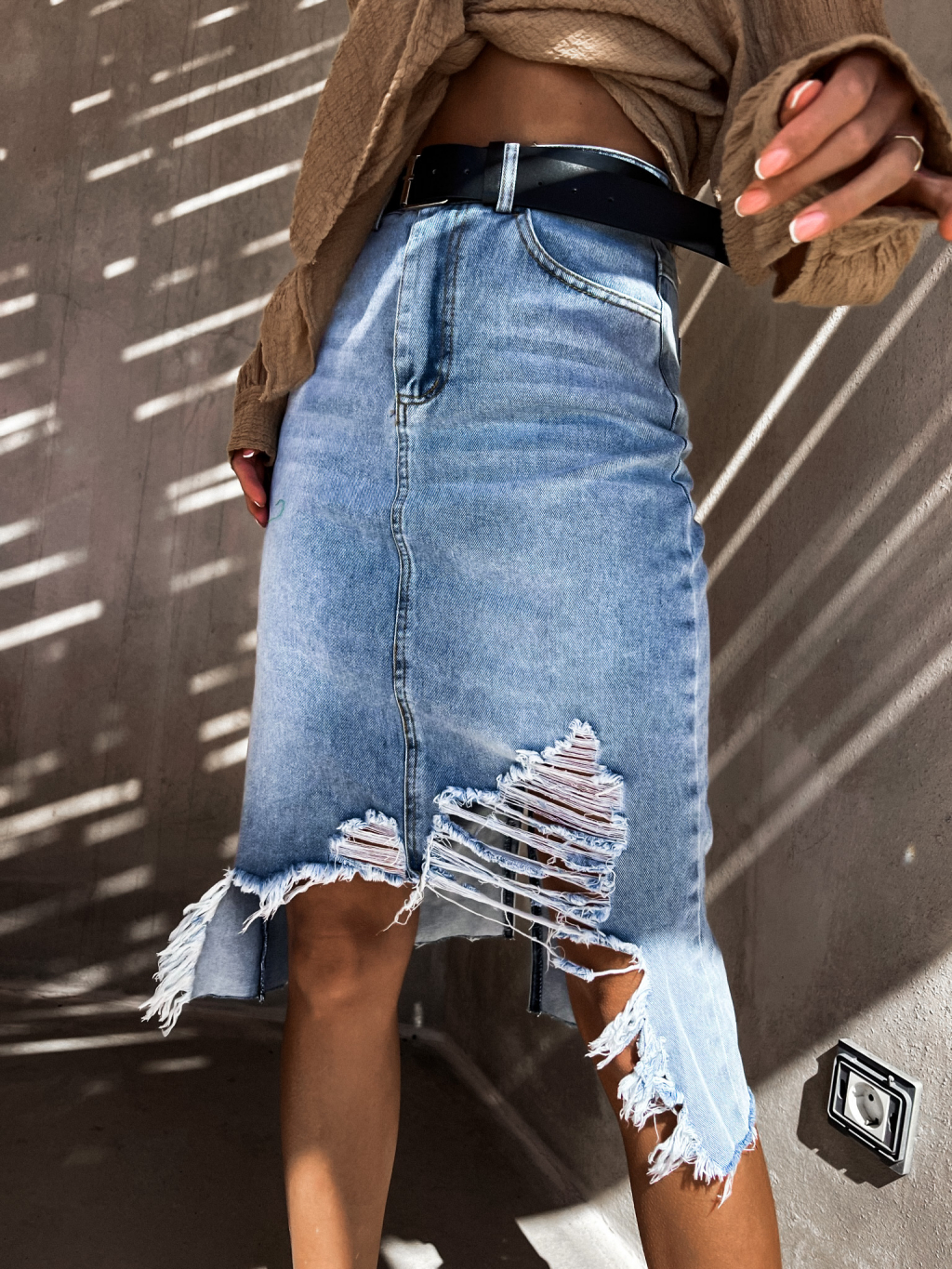 Světle modrá potrhaná džínová sukně ADRIENA | Erika Fashion