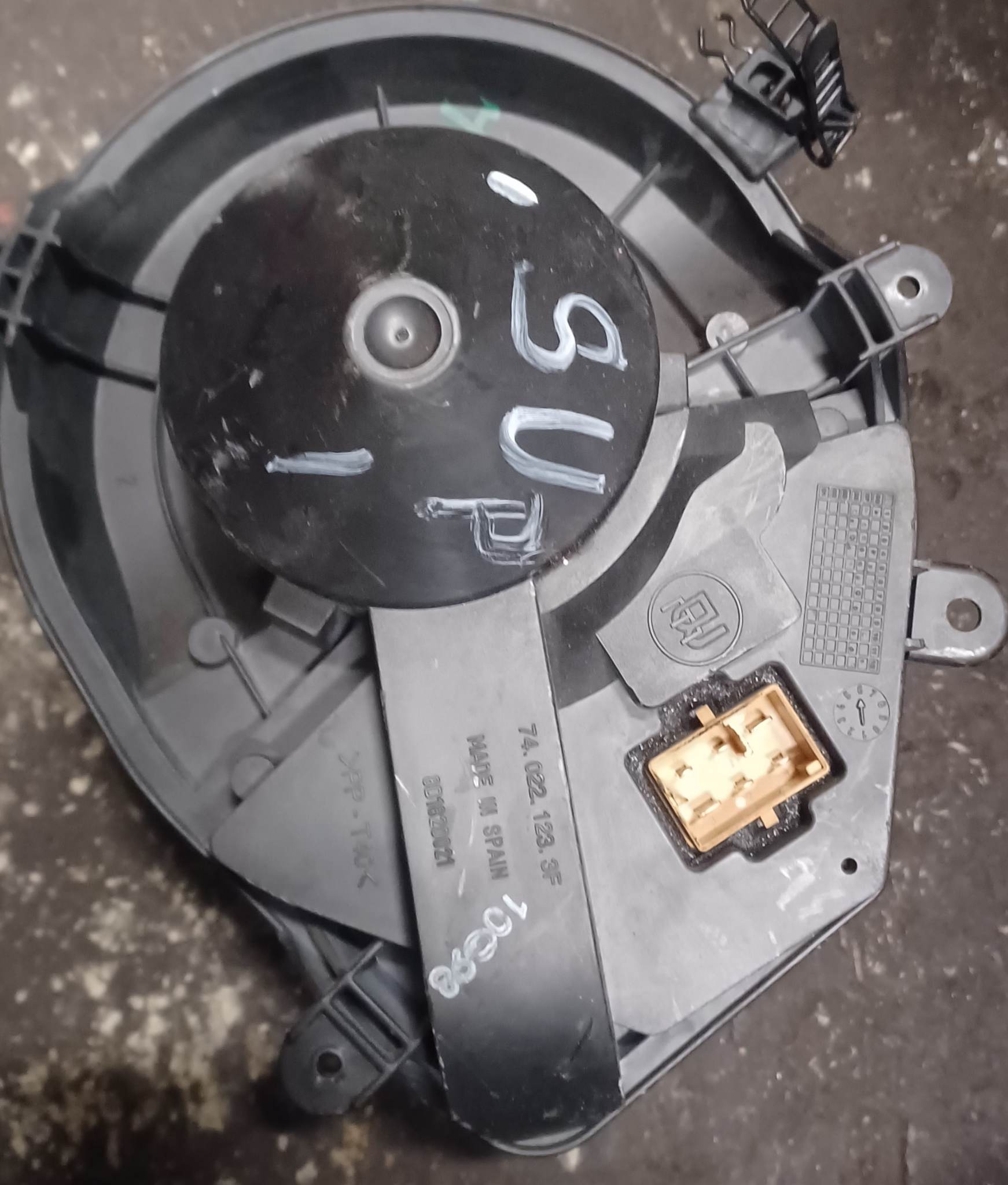 ENTILATOR TOPENI 8D1 820 021 S SUPERB 1 - Autovrakoviště Ostrava