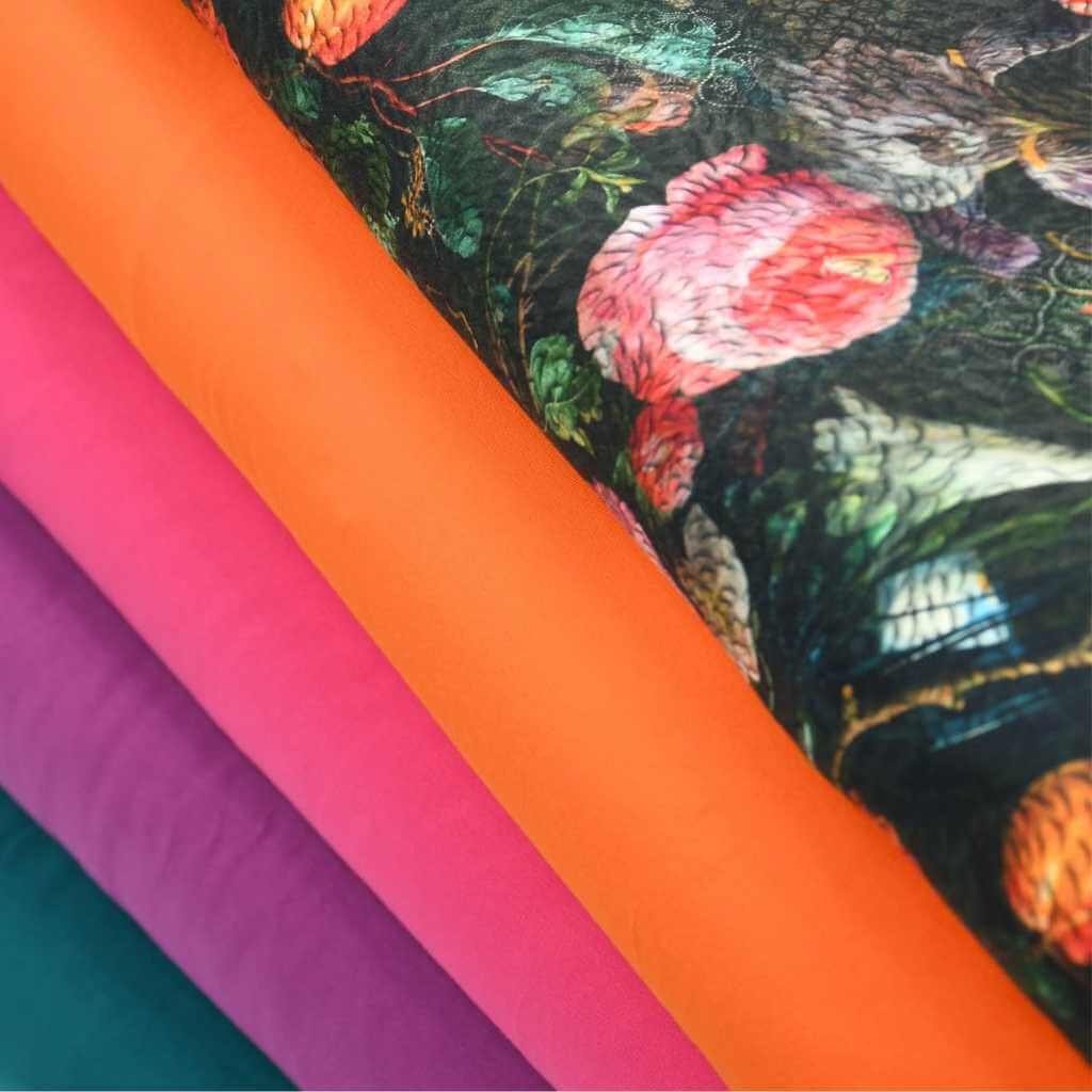 Úplet čierny - Oranžové ľalie - Digital print - FineTextil.sk