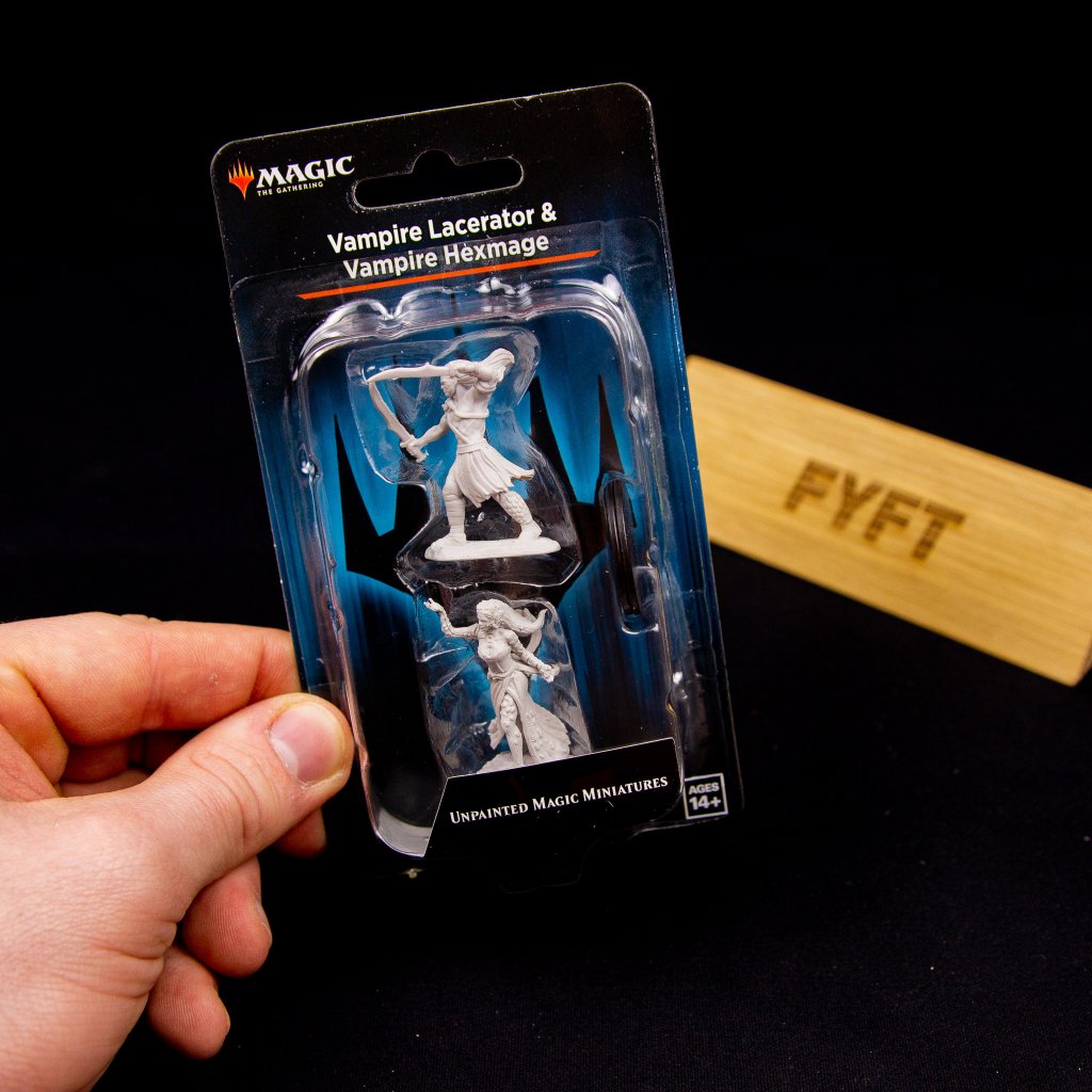 MTG: UMM: Vampire Lacerator & Vampire Hexmage - figurky MTG: UMM: Vampire Lacerator & Vampire Hexmage - figurky