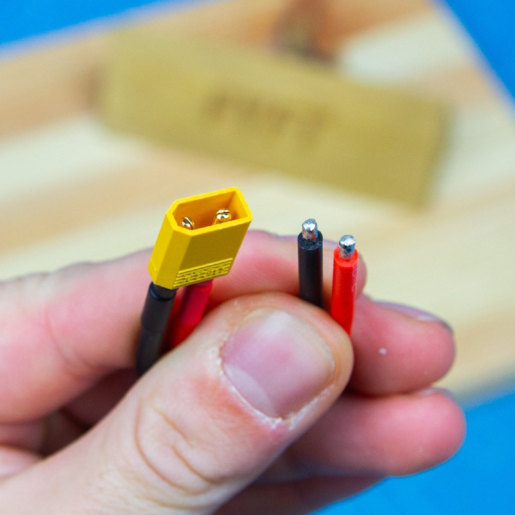 Konektor XT30 MALE s kabelem 14AWG 10cm