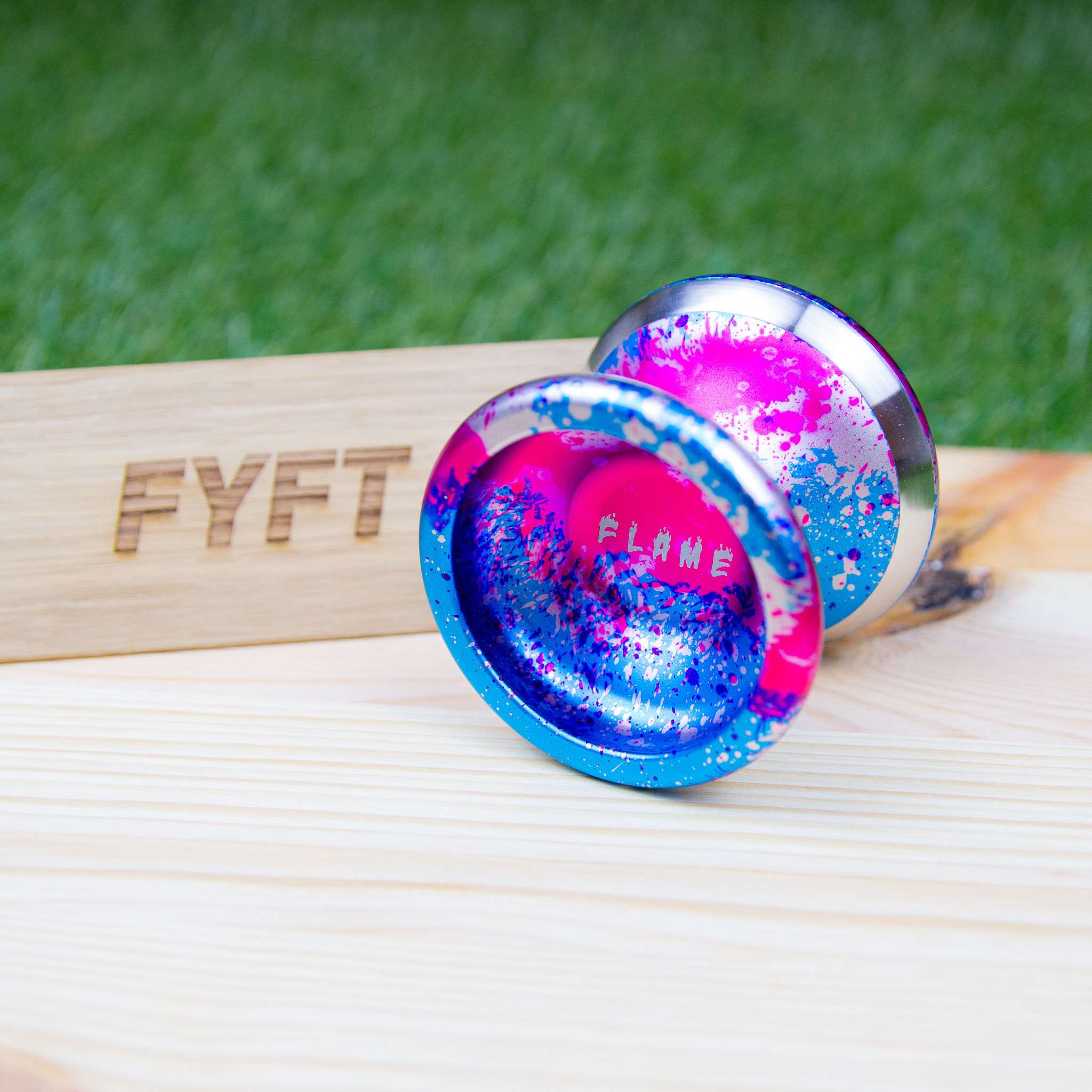 Flame (YoyoFactory) - bimetalové kovové yoyo kombinující materiály