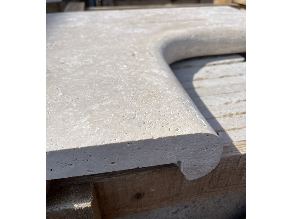 Bazénový lem rohovka, materiál travertin