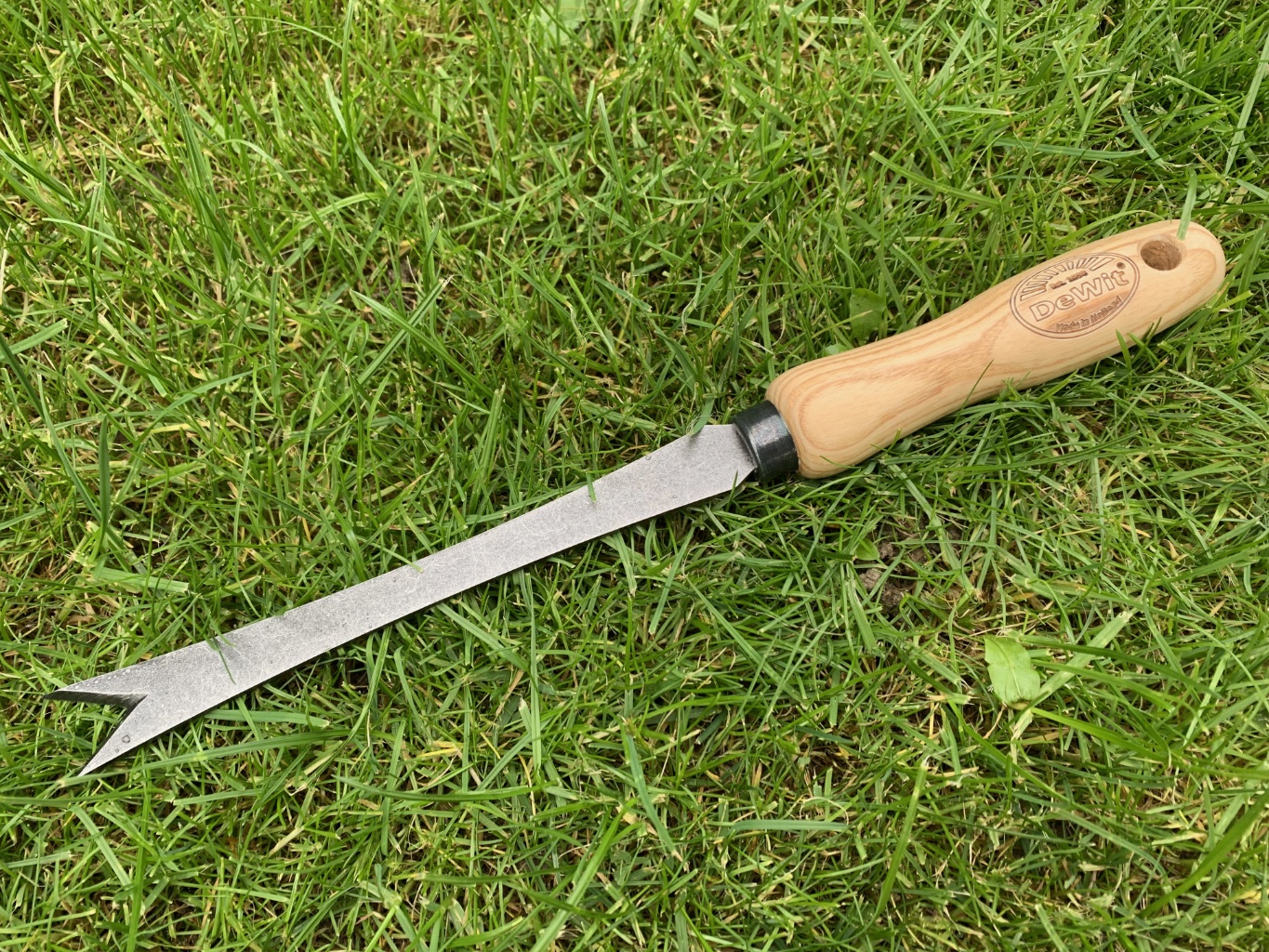 Praktický vypichovač plevele Dewit | iTrvalky.cz