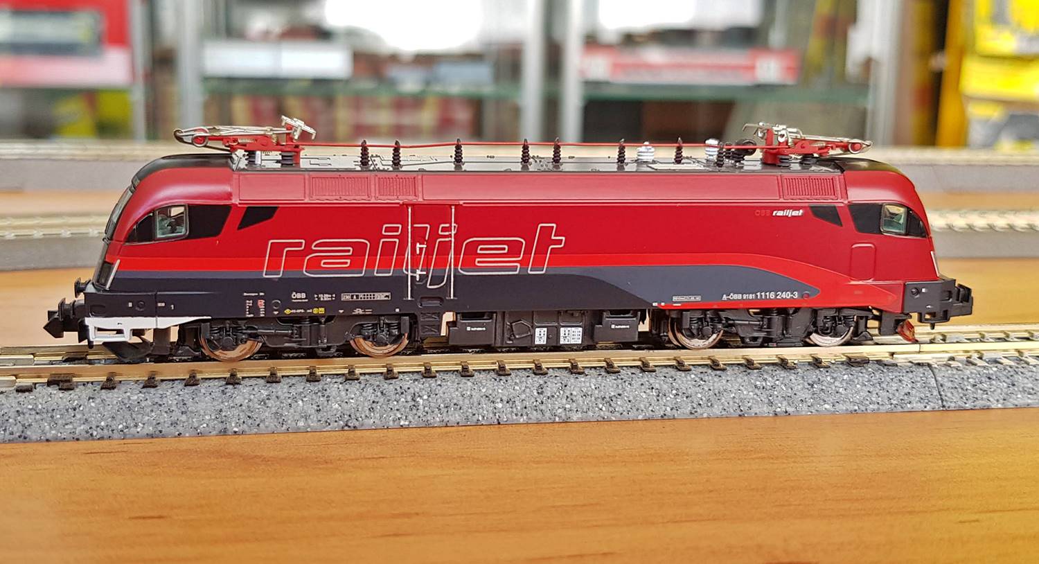 N - el. lokomotiva Taurus BR1116 Railjet, OBB / Hobbytrain H2785 ...