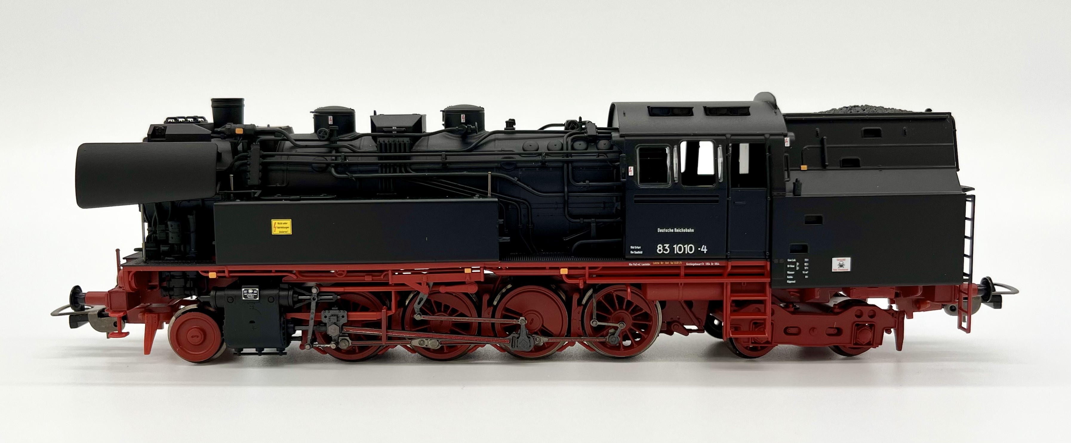 H0 - DCC/ZVUK/KOUŘ Parní lokomotiva BR 83.10, DR Ep. IV / PIKO 50638 - itvlaky.cz