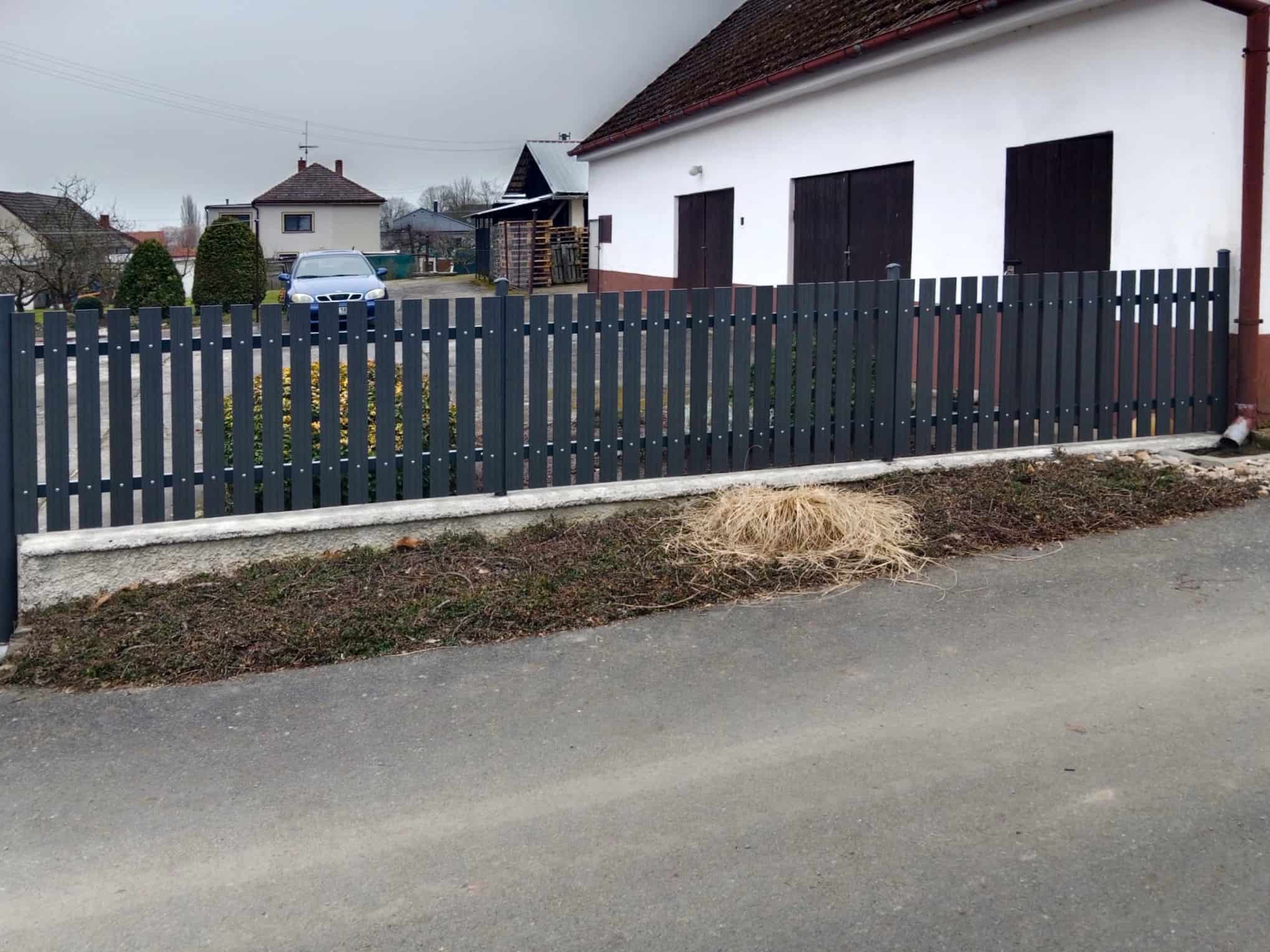 Realizace – antracitové WPC plotovky | Žilov