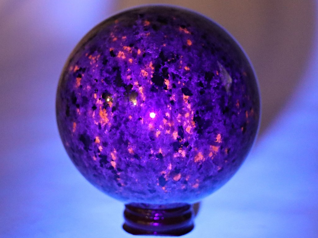 Koule Yooperlite 753 g - 81 mm + dřevěný podstavec #A392 - Minerály a drahé kameny