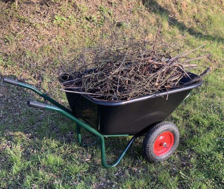 Zahradní kolečko ZK3233 210 L - Maxwhite.cz