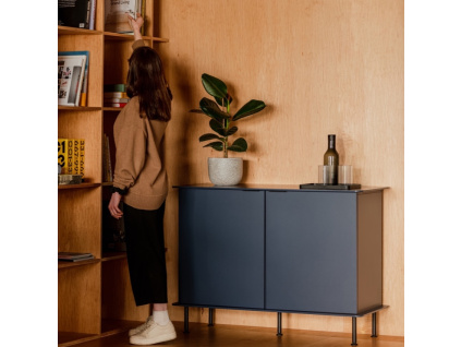 Šedá komoda Suumo 120 x 50 cm - momenti.cz