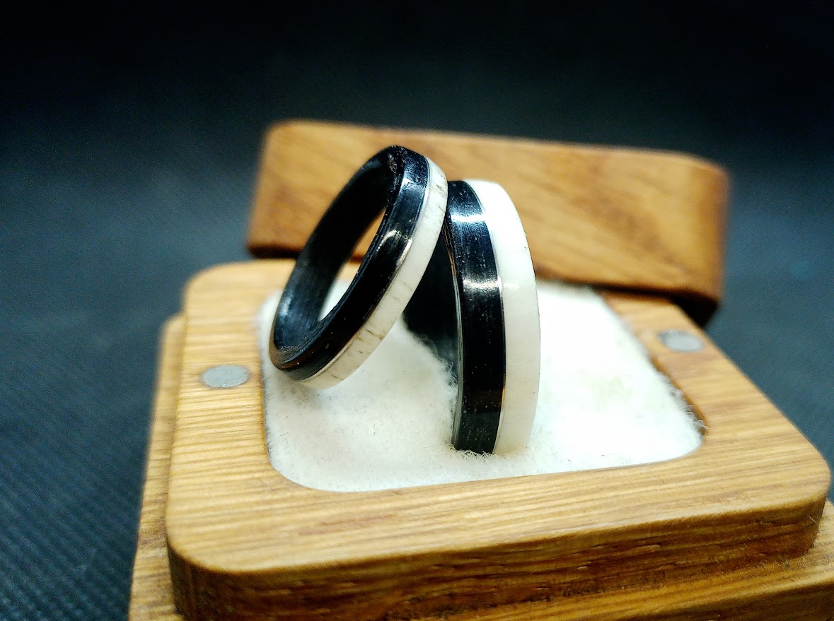 Dřevěný prsten Black and White - NoSheep