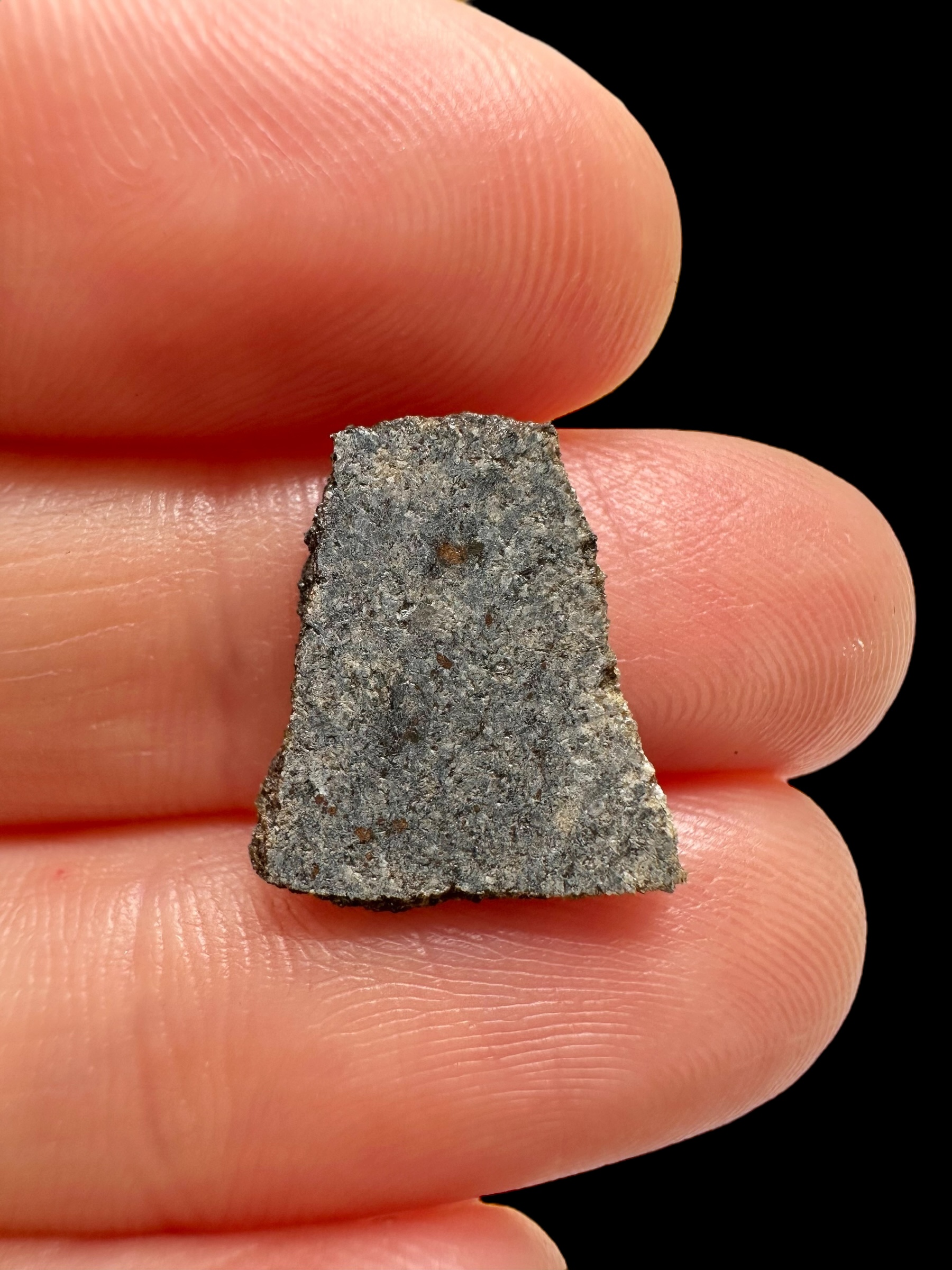Meteorite Ksar Ghilane 022 – 0,7g – Tunisia - PeltramMinerals