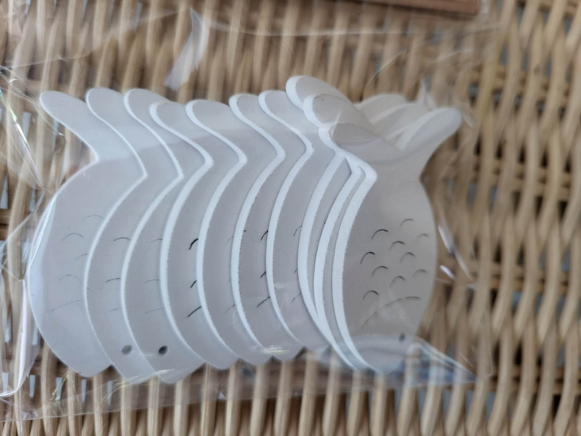 Dřevěná dekorace ryba mini bílá 10 ks - Pomněnka Naturalis