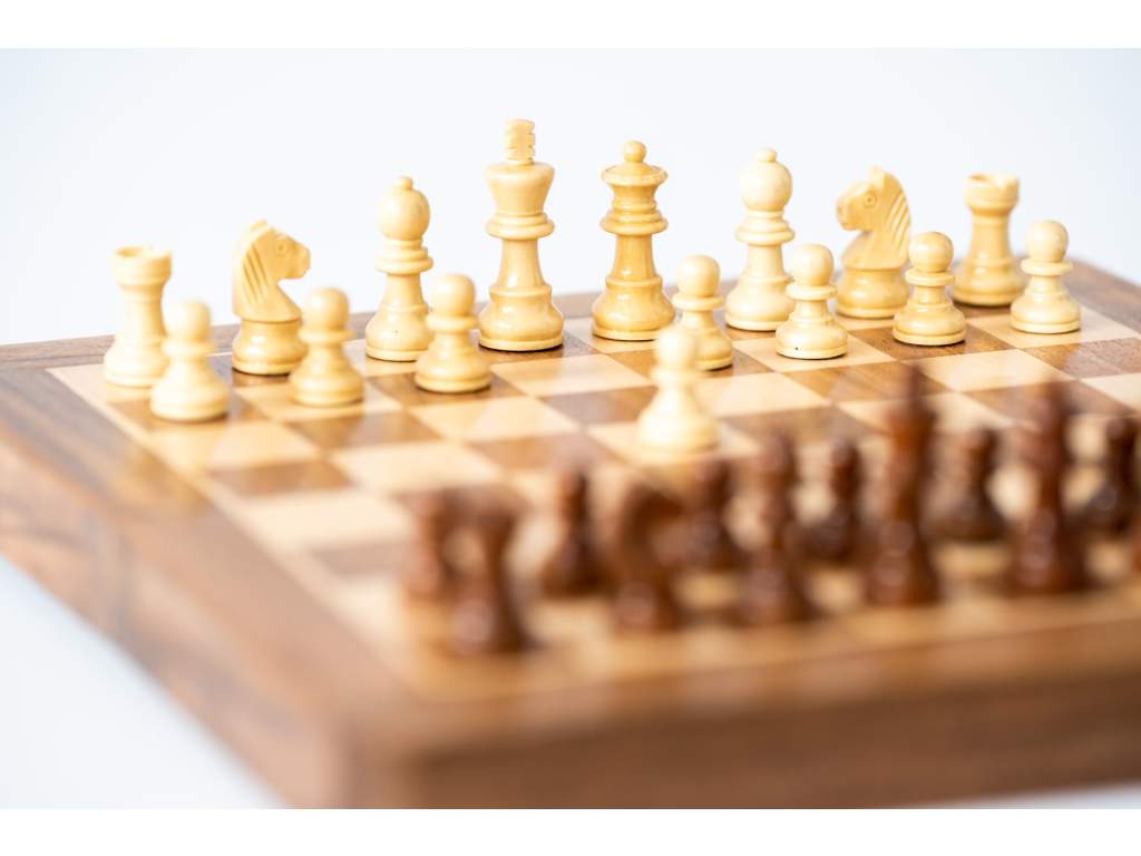 Magnetické drevené šachy Victory