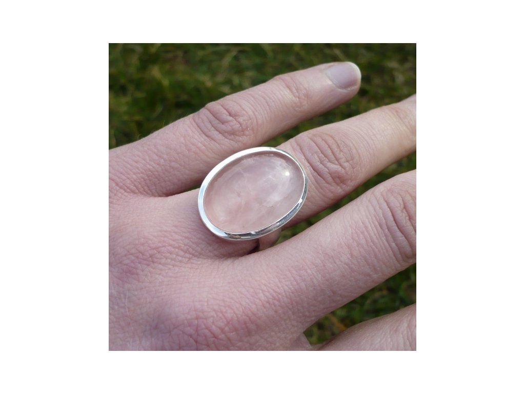 Stříbrný prsten s růženínem přírodním 1583 - ŠPERKY-NM