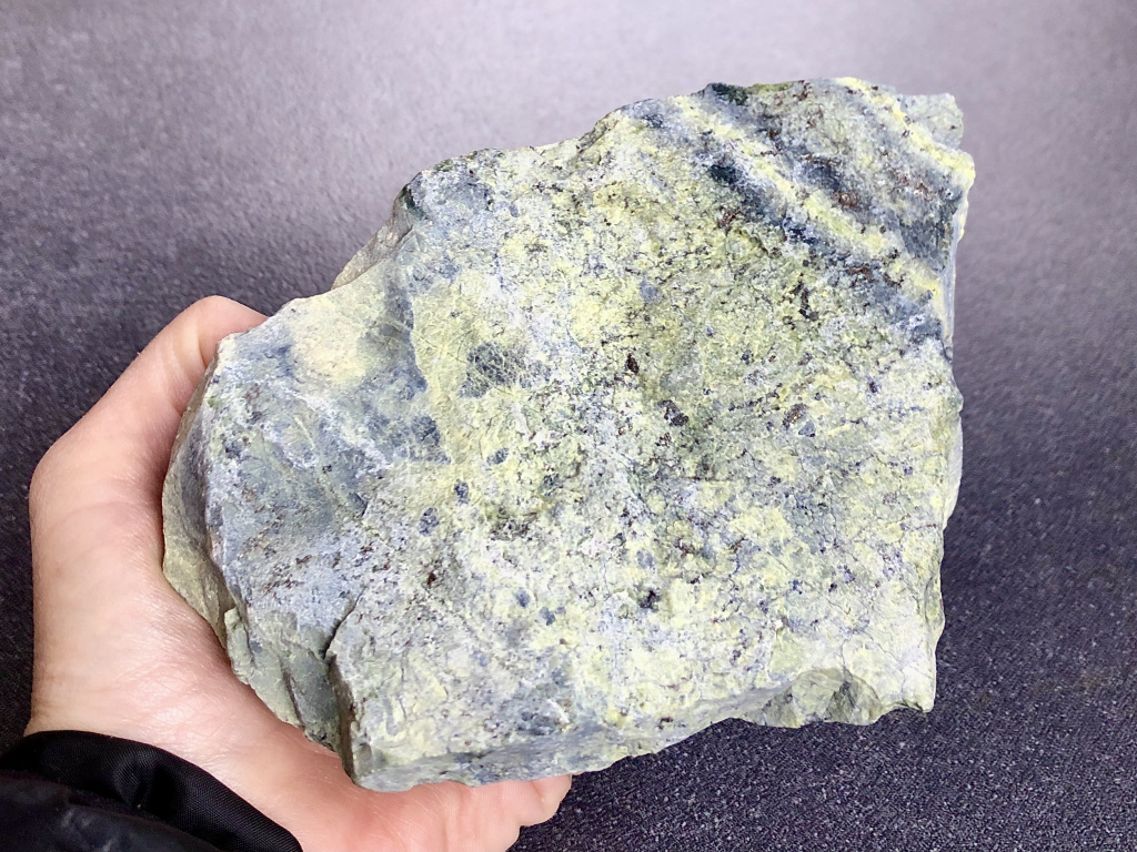 Serpentinit surový - 922 g - Peru - Svět minerálů